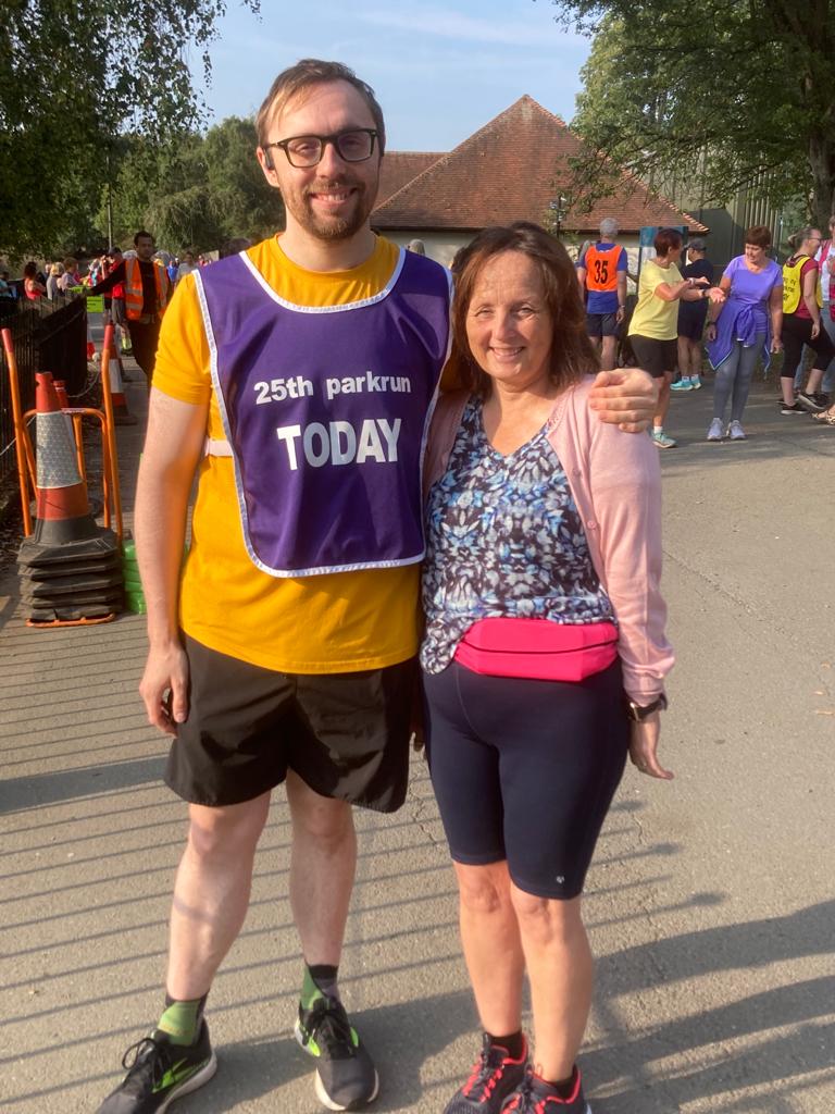 Sunny celebrations at Heaton | Heaton parkrun