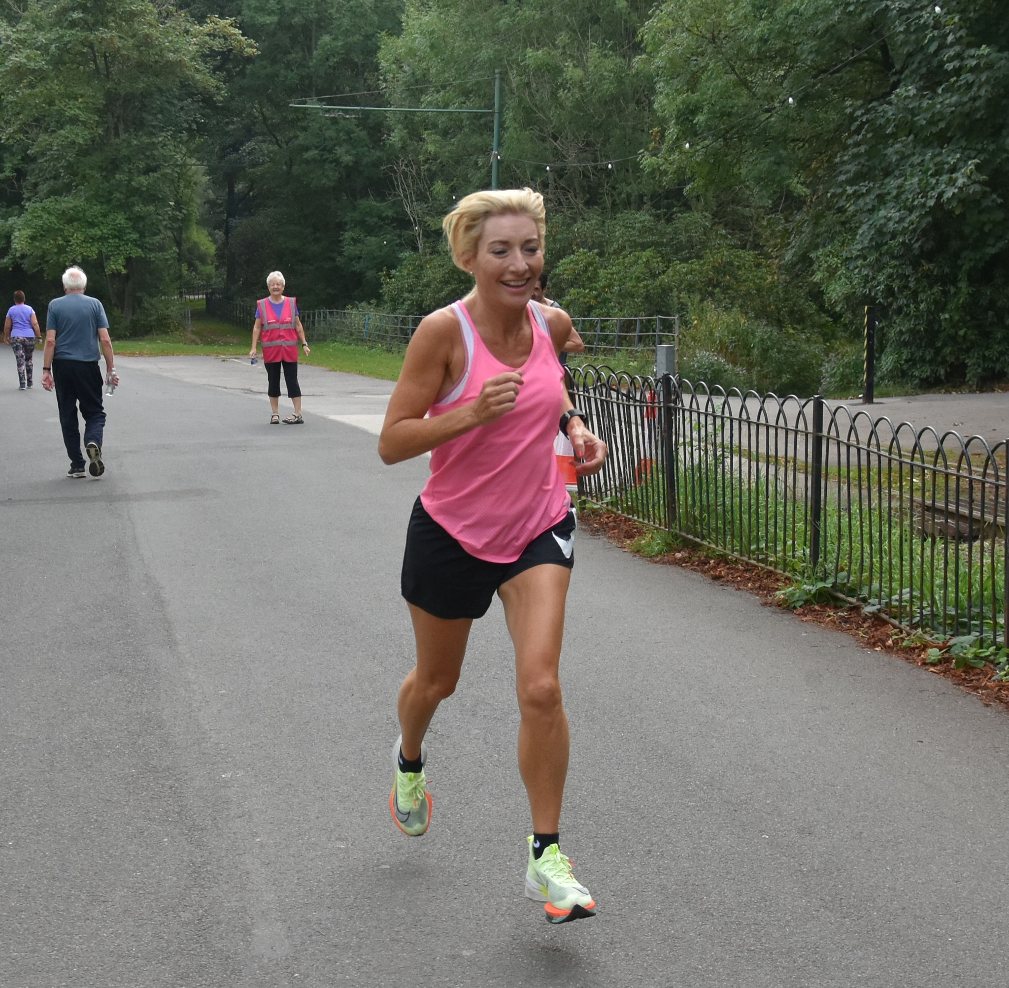 Visitors flood in as ladies break records | Heaton parkrun