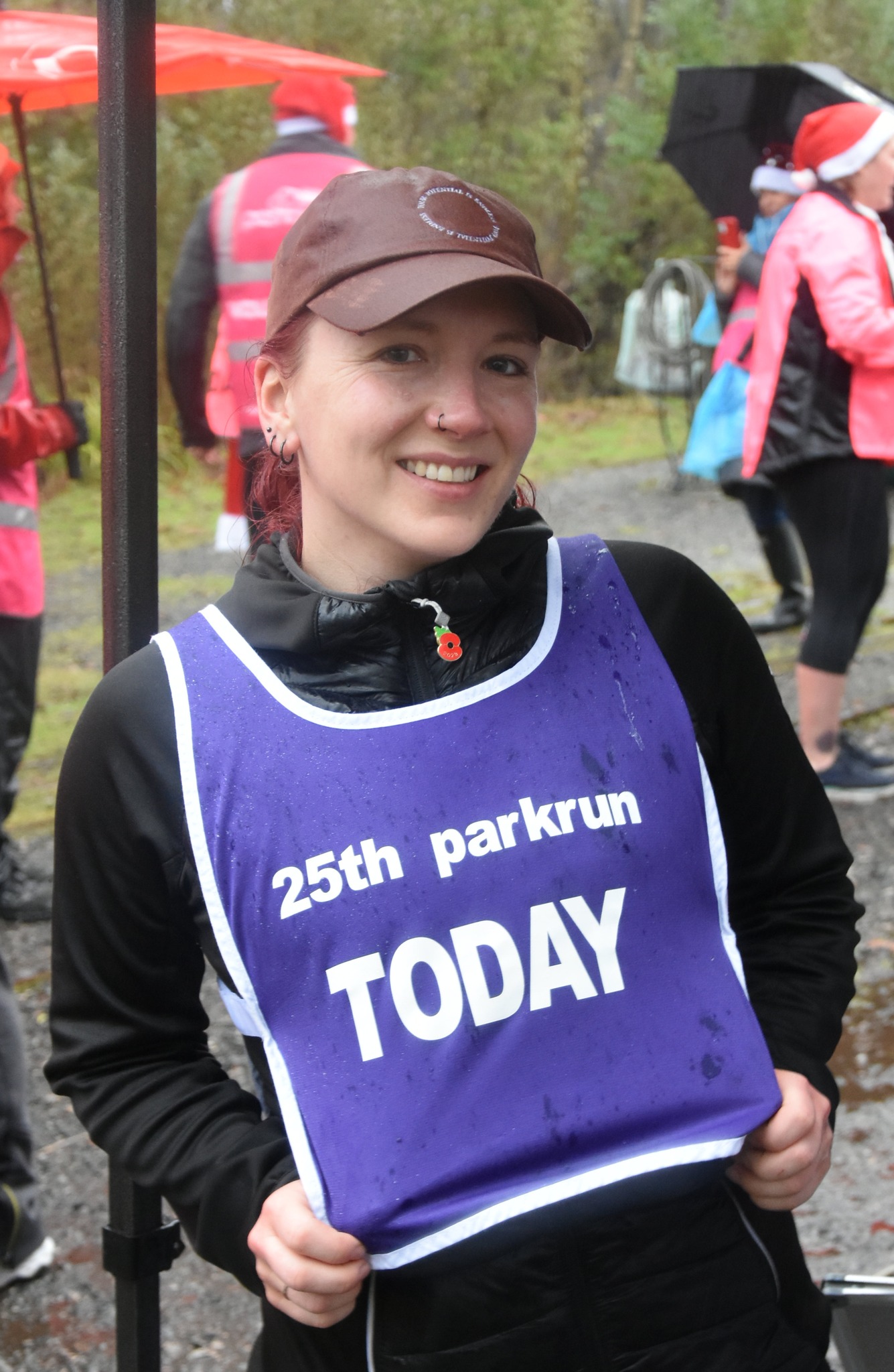 Santas splash through the rain for Barnabus | Heaton parkrun