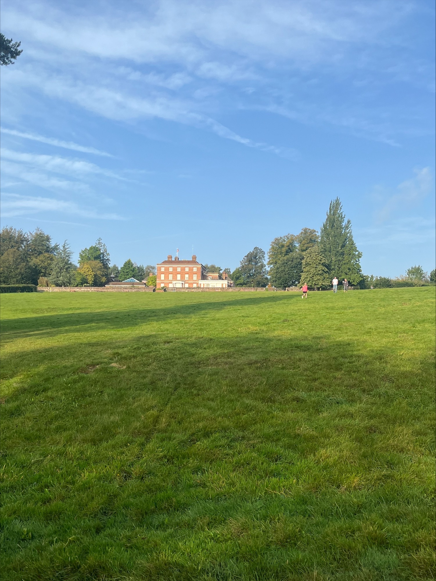 Running in the autuminal sunshine | East Grinstead parkrun