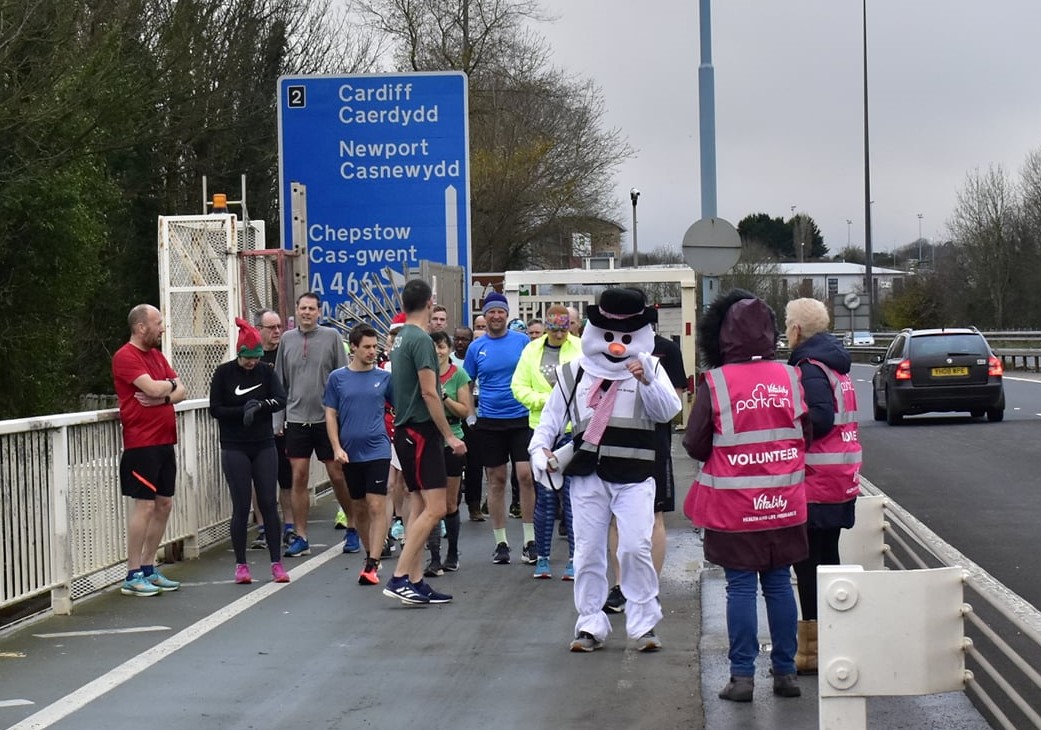 Grown men running in Christmas dresses! | Severn Bridge parkrun