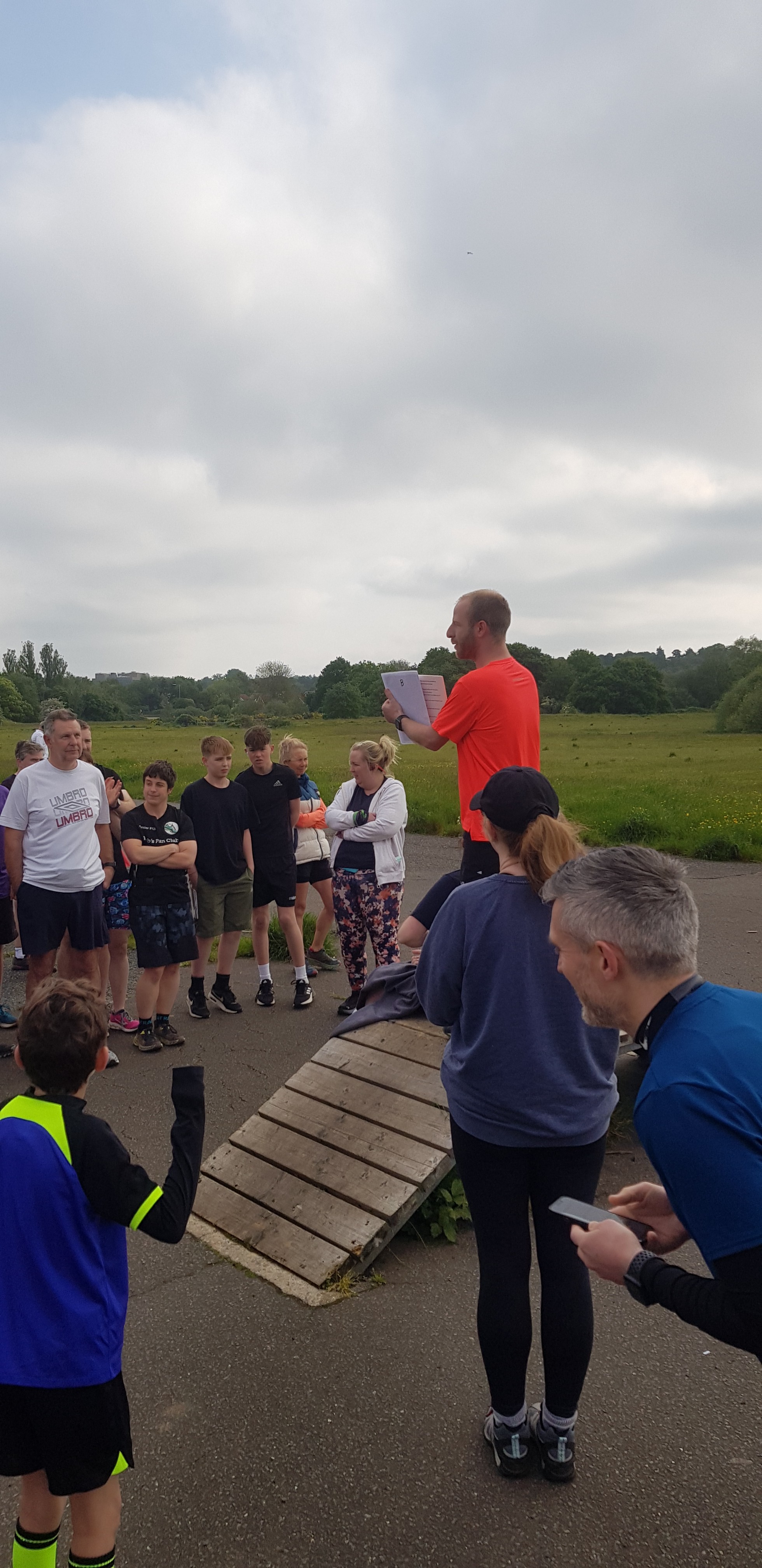 Brooklands parkrun #145 The one with Russell heading towards the Bailey ...