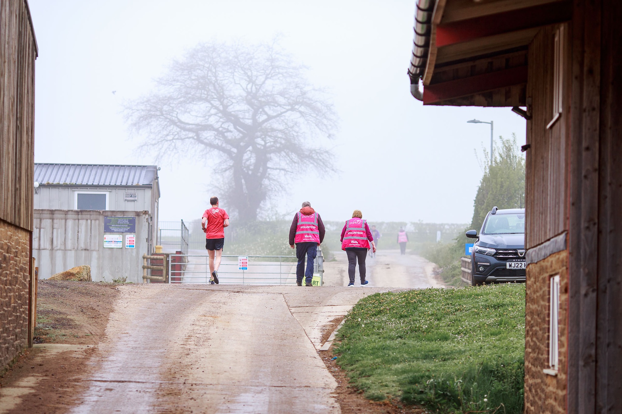 Many hands make light work | Frogmary Green Farm parkrun