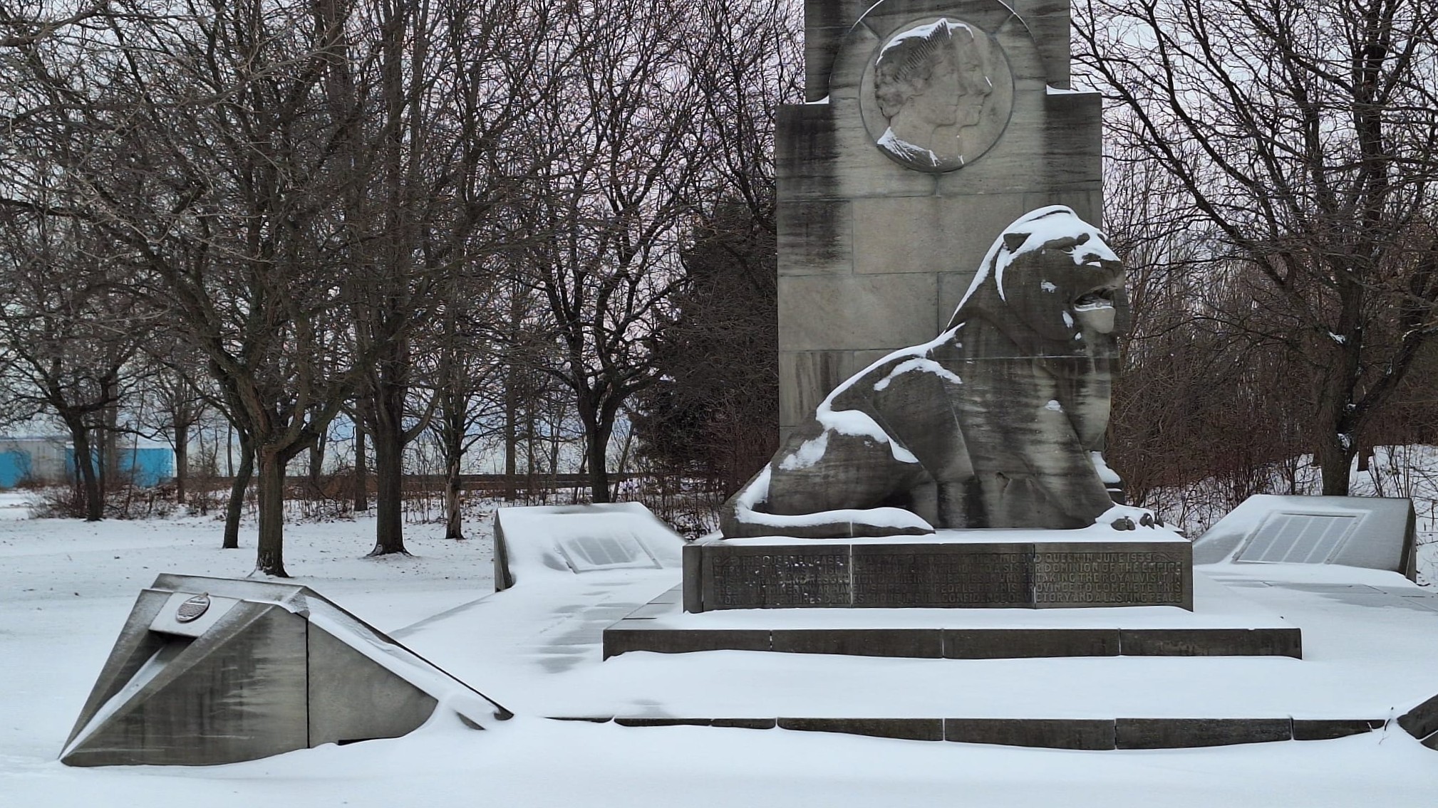 Queen Elizabeth Way monument “lucky lion” | Budapest Park parkrun