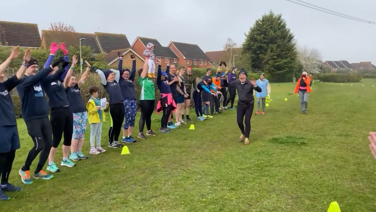 Celebrating Geoff’s 400th parkrun | Didcot parkrun