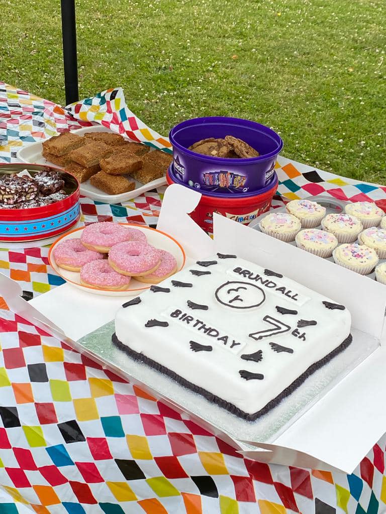 Birthday cake, coffee pots and quick laps | Brundall parkrun